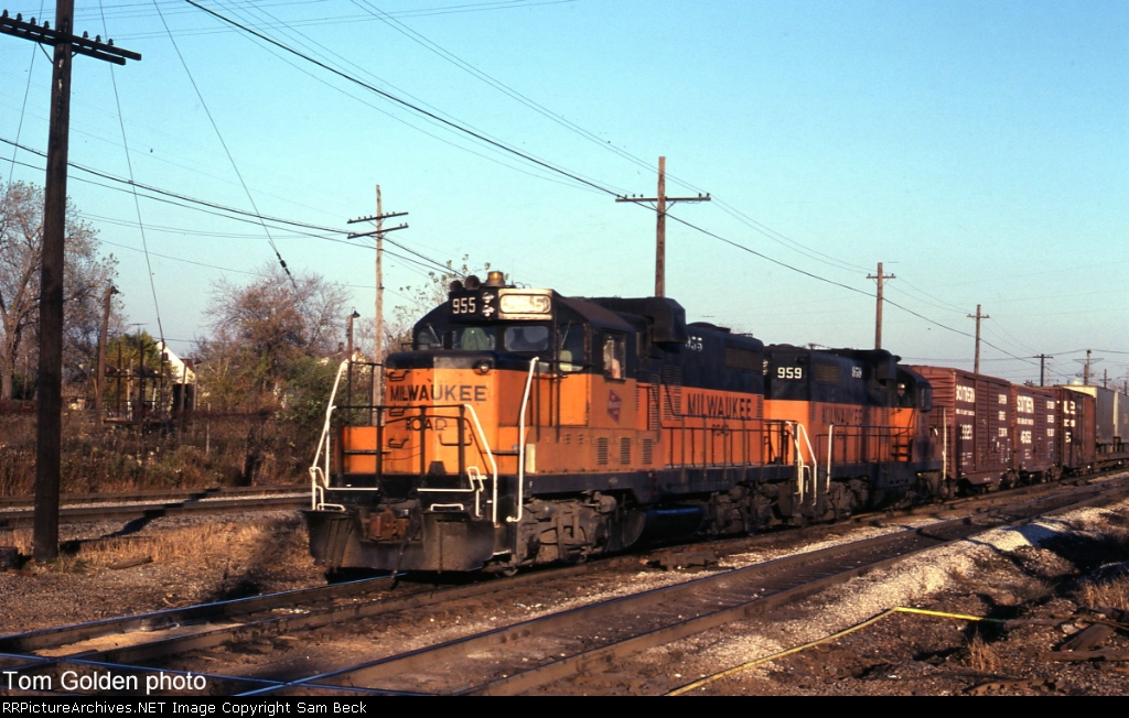 MILW 955 and 959 Westbound